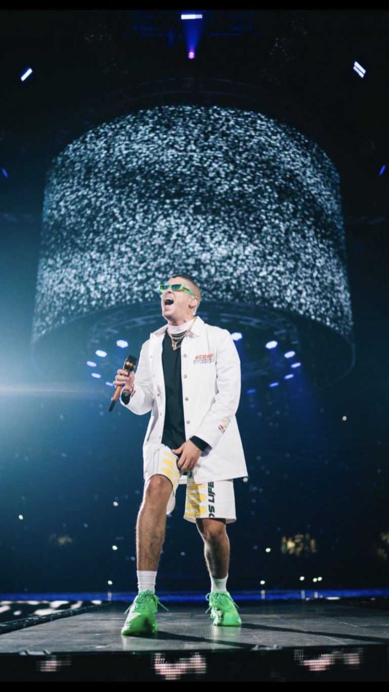 Bad Bunny Wallpaper - iXpap