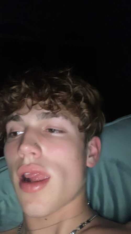 Vinnie Hacker Background - iXpap