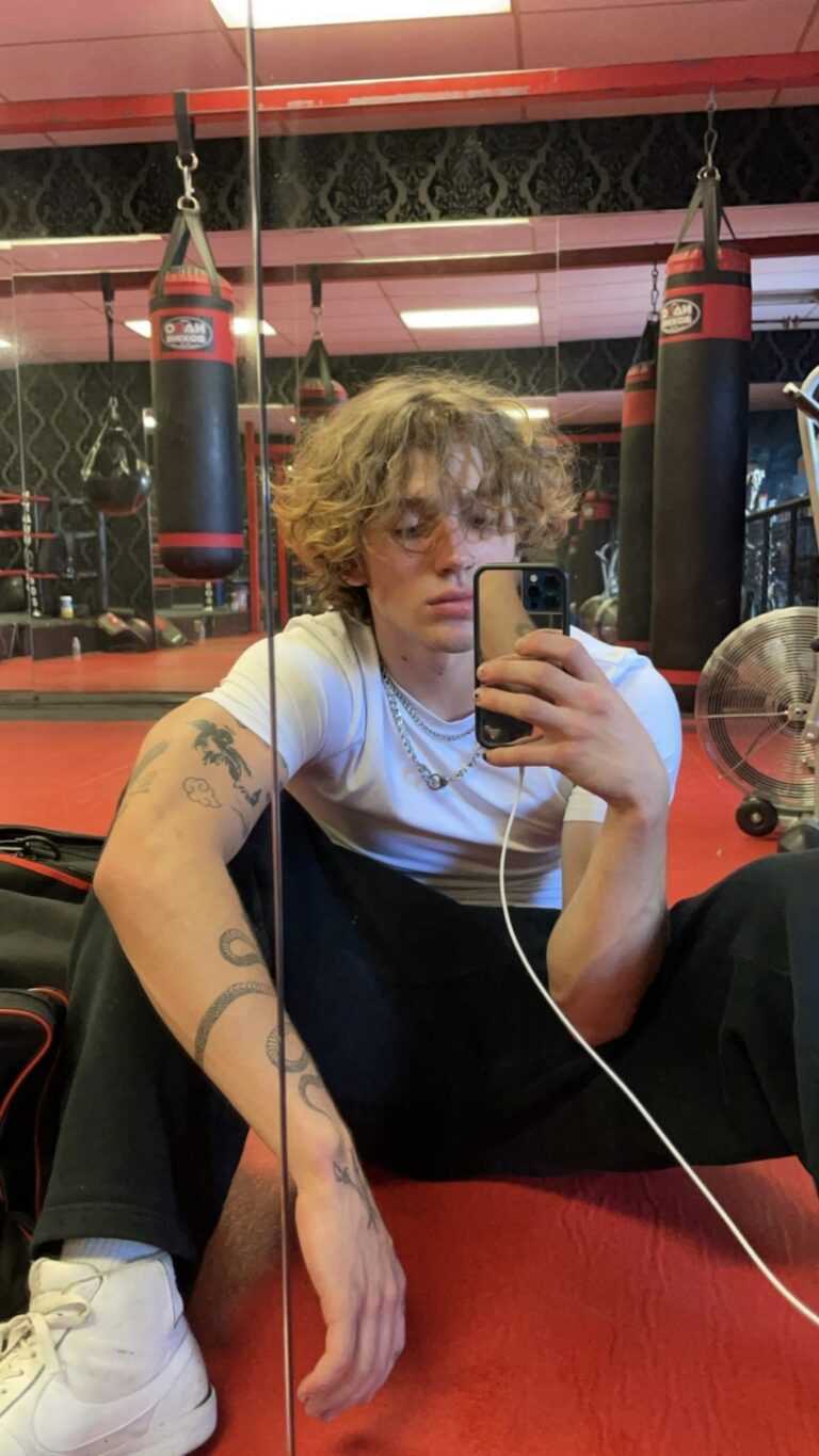 Vinnie Hacker Wallpapers - iXpap