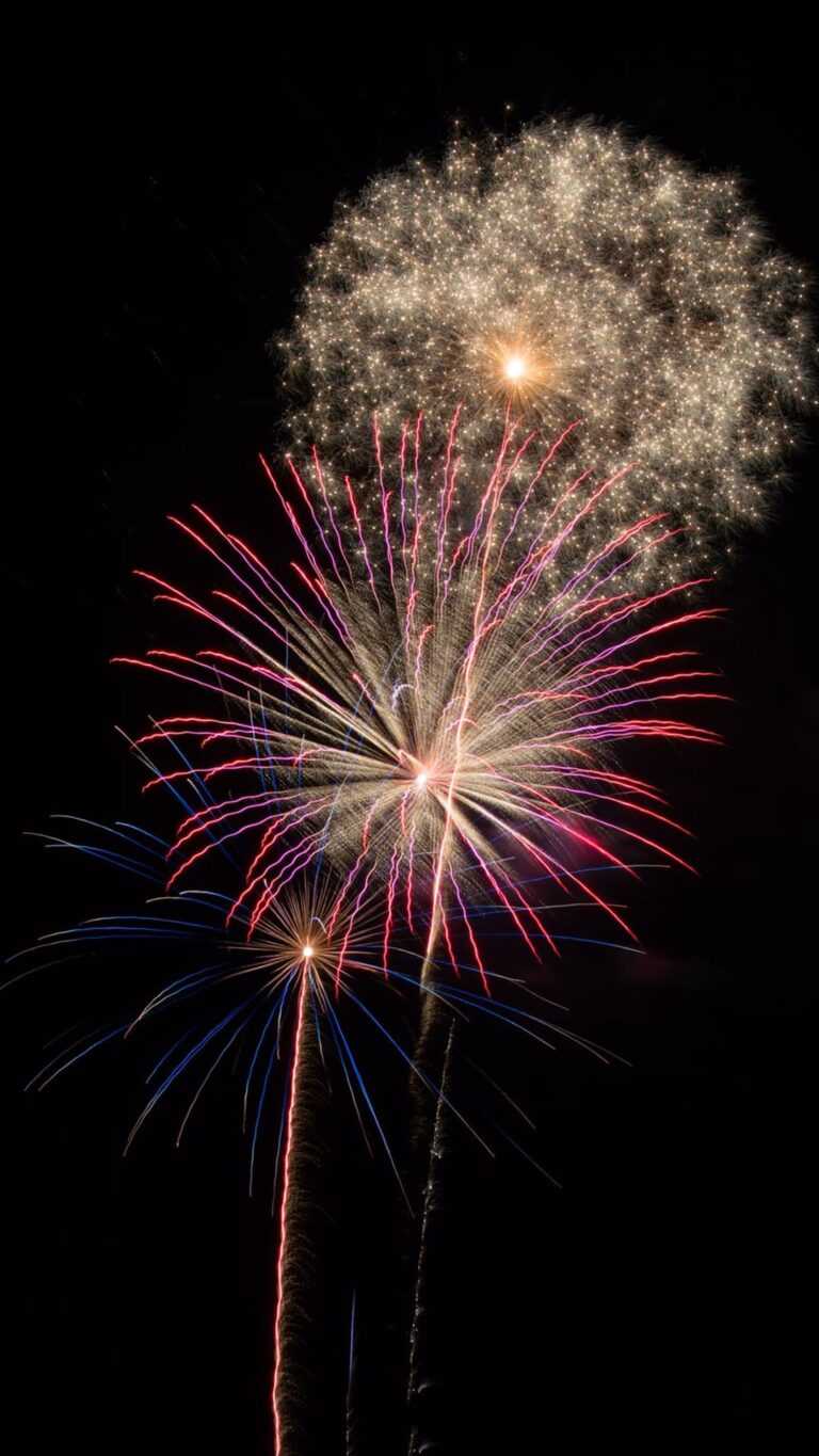 Cool Fireworks Wallpaper - iXpap