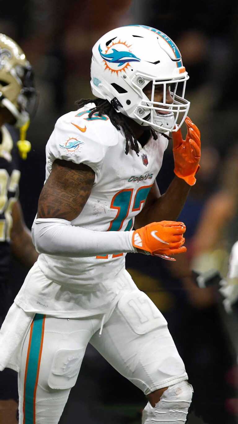 Jaylen Waddle Background - iXpap