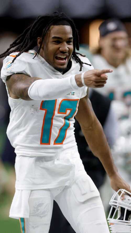 Jaylen Waddle Background - iXpap