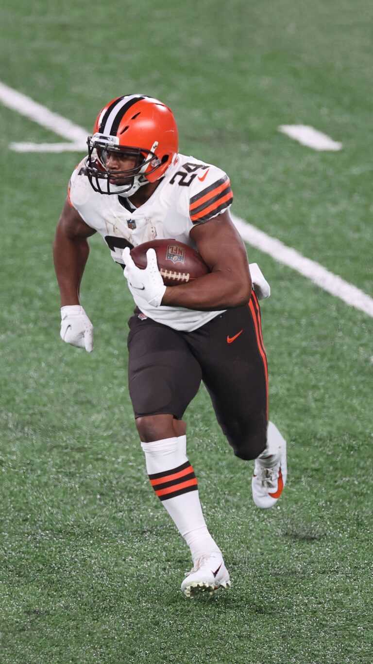 Nick Chubb IPhone Wallpaper - iXpap