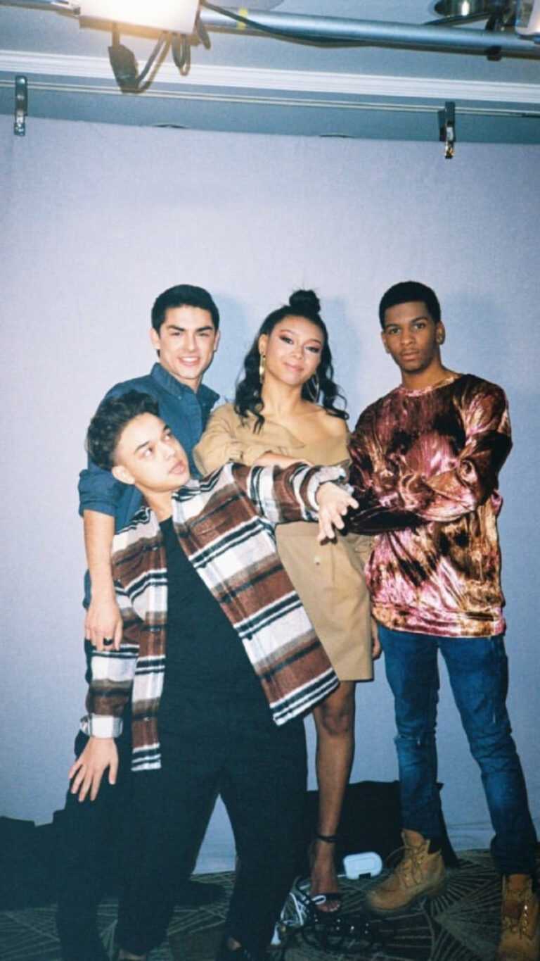 On My Block Wallpaper - iXpap