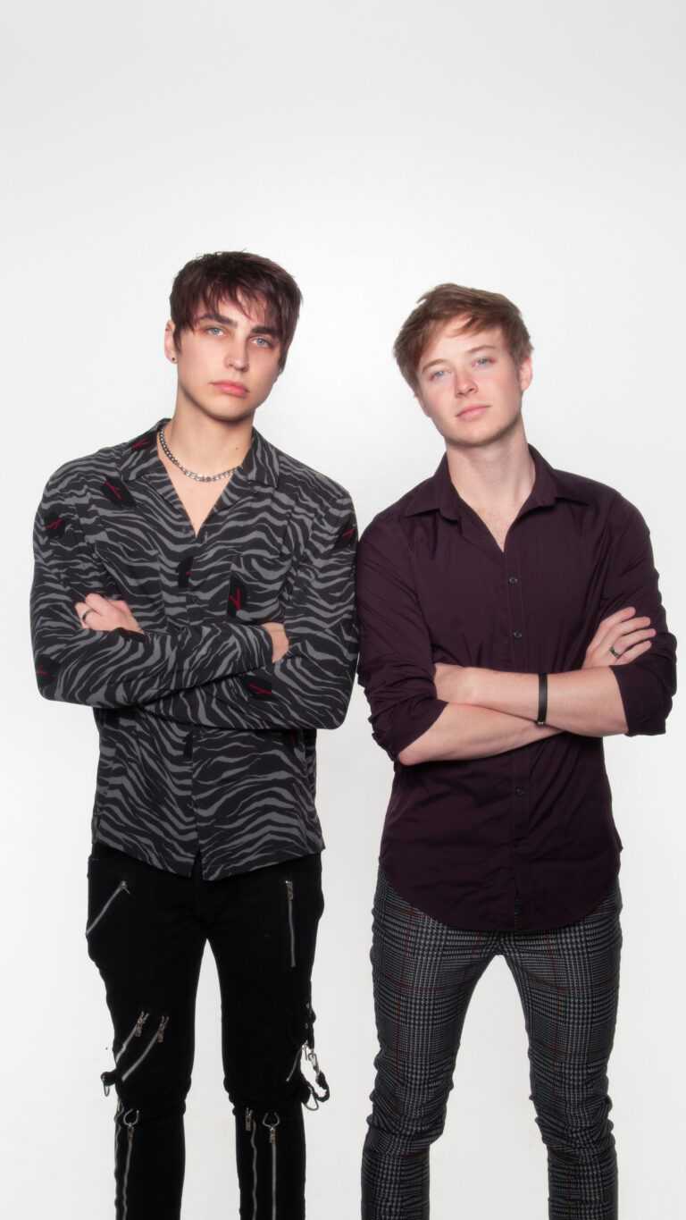 Sam And Colby Wallpaper - iXpap