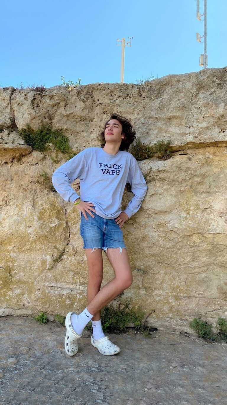 Baylen Levine Wallpaper - iXpap