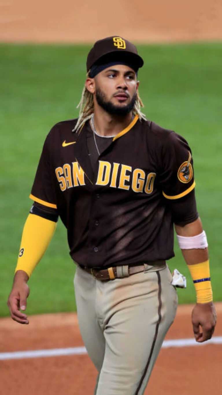 Fernando Tatis Jr Wallpaper - iXpap