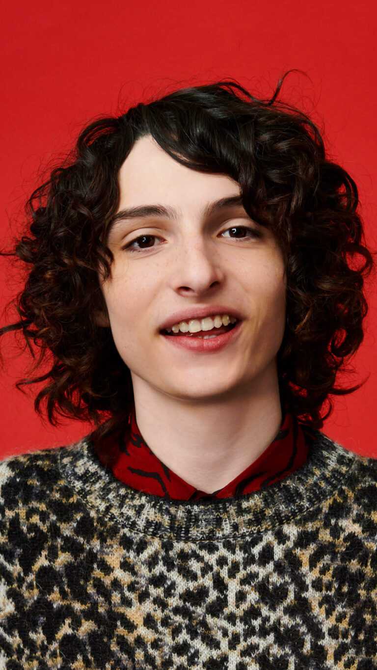 Finn Wolfhard Wallpaper - iXpap