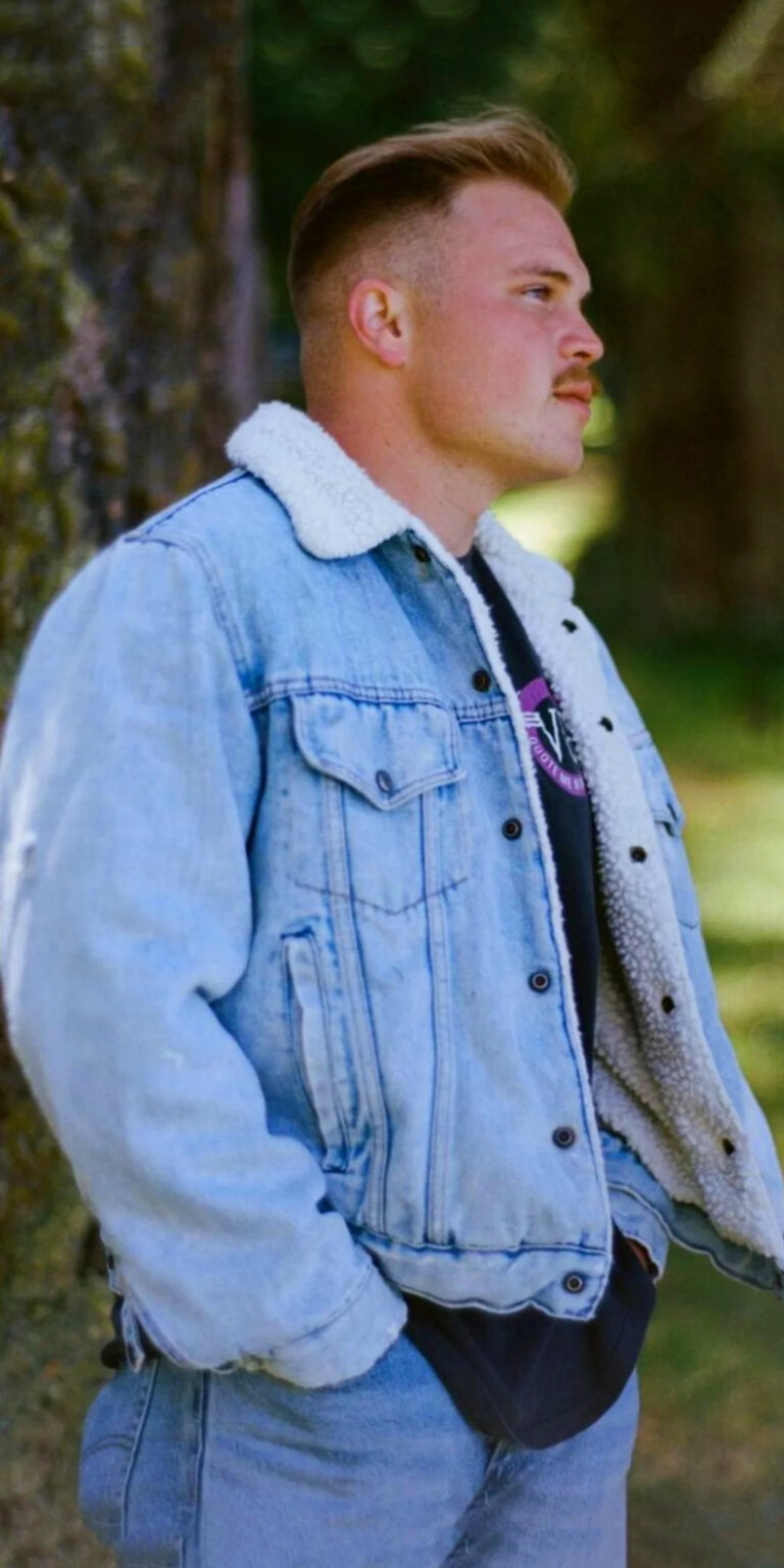 Zach Bryan Wallpaper - iXpap