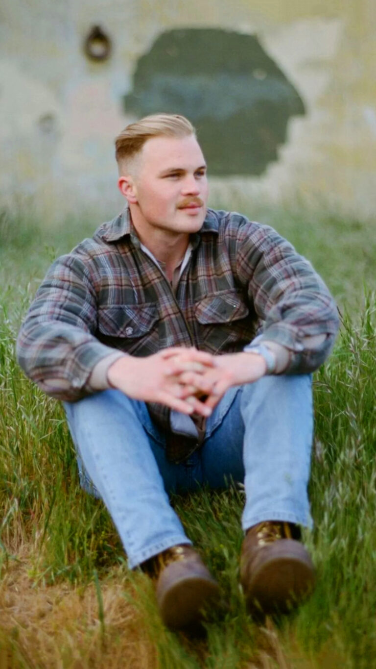 Zach Bryan Wallpaper - iXpap