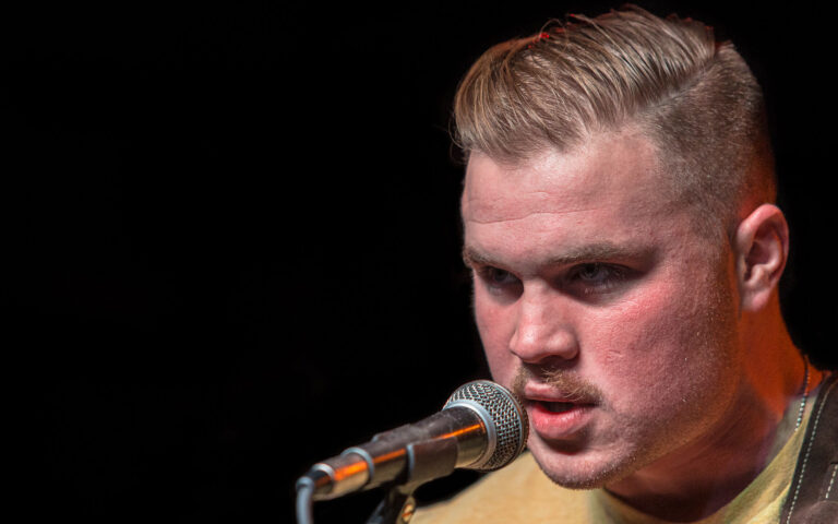 Zach Bryan Wallpaper - iXpap