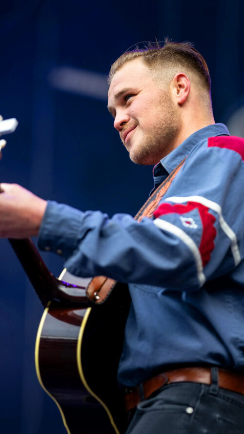 Zach Bryan Wallpapers - iXpap