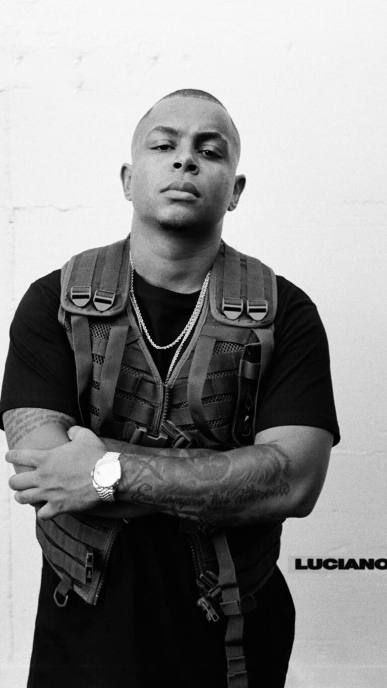 Luciano Wallpaper - iXpap