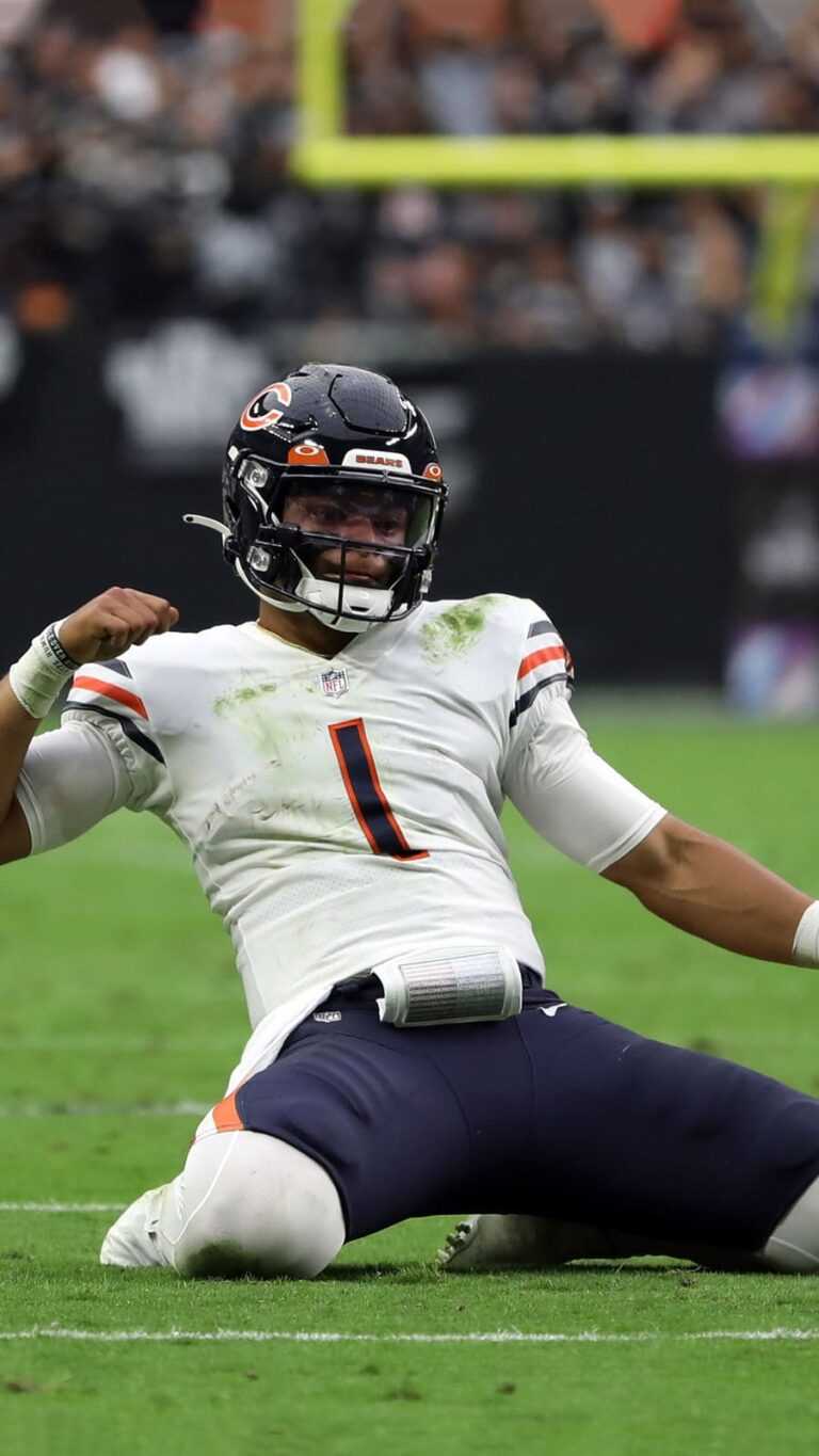 Justin Fields Wallpaper - iXpap