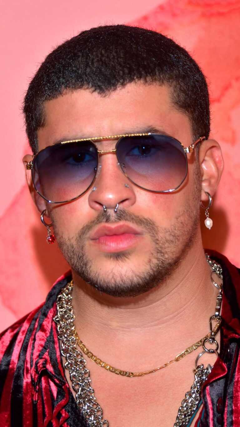 Bad Bunny Wallpaper - iXpap