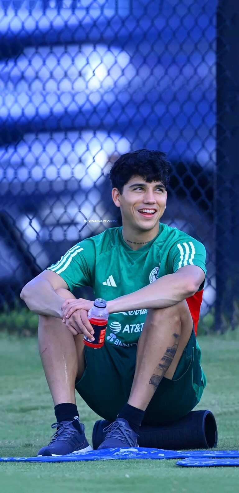 Kevin Alvarez Wallpaper - iXpap