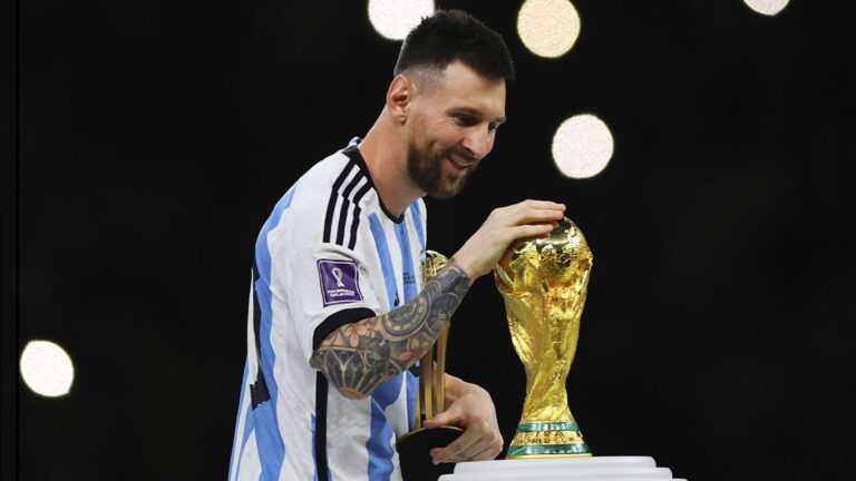 Messi World Cup Trophy Wallpaper - iXpap