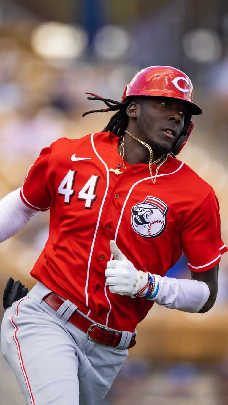 Elly De La Cruz Wallpaper - iXpap