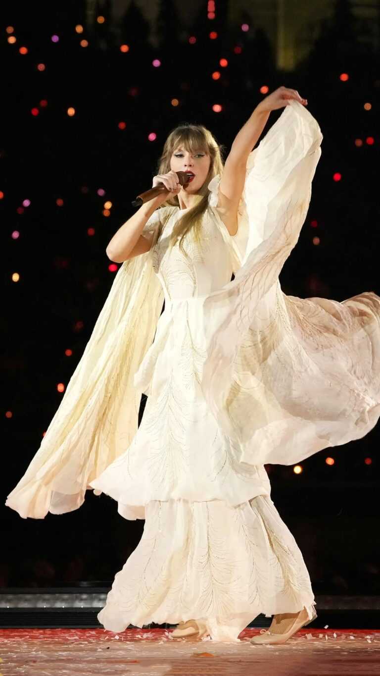 Eras Tour Wallpaper - iXpap