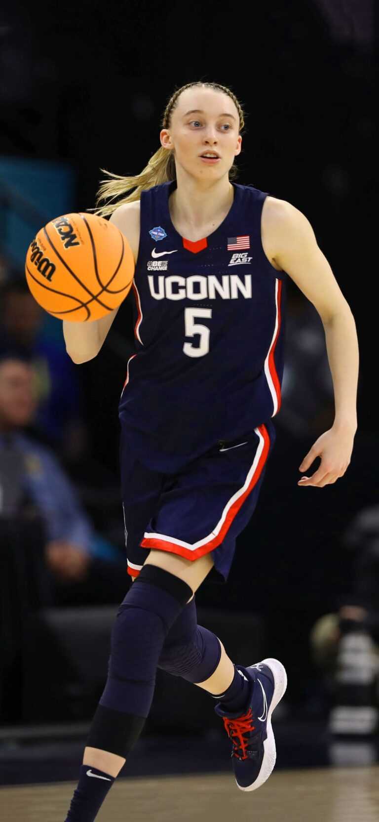 Paige Bueckers Wallpaper - iXpap