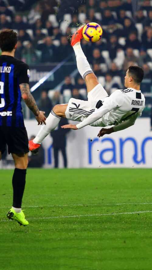 Ronaldo Bicycle Kick Wallpaper - iXpap