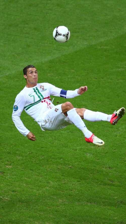 Ronaldo Bicycle Kick Wallpaper - iXpap