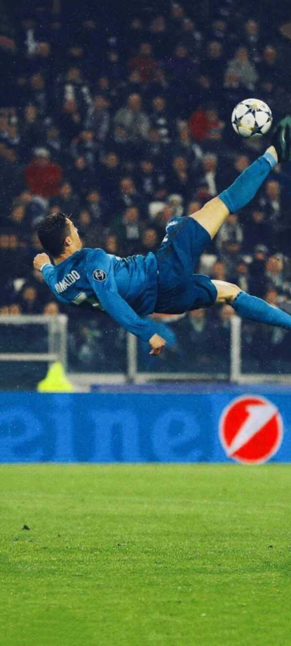Ronaldo Bicycle Kick Wallpaper - iXpap