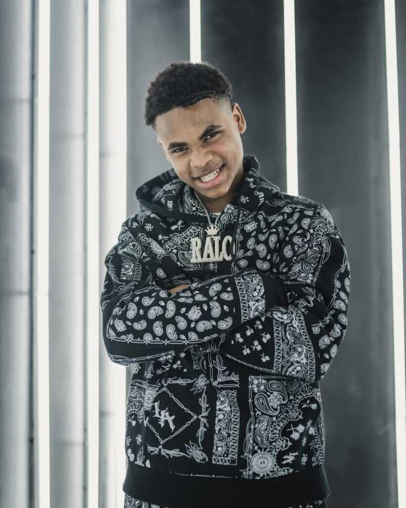 P Yungin Wallpaper - iXpap